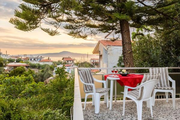 Seaside Family Haven - Avia's Spacious Getaway - Пелопоннес