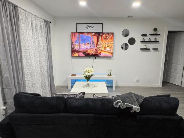 Family Home With 3 Br & 1rr - Grand Prairie, TX