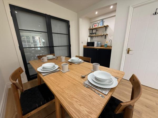 The Coach House - Clare Castle