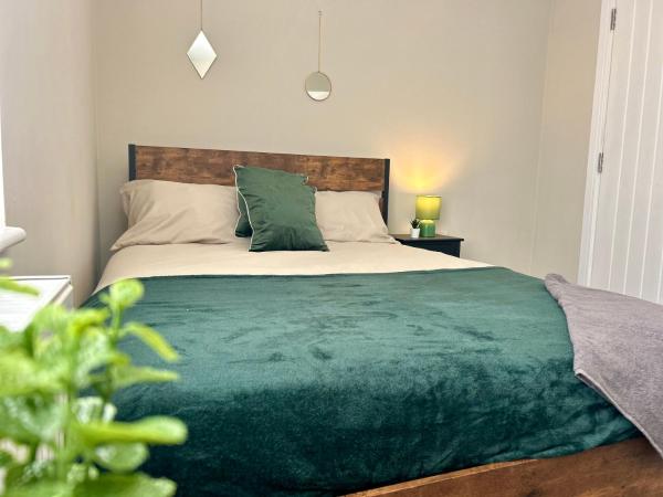 B5 Professional En-suite Room Contractor & Nhs Stays Gillingham - Gillingham