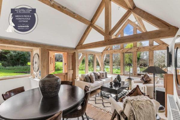 Hiron's Piece And Honeysuckle Cottage - With Hot Tub - Oxfordshire