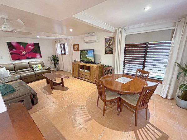 Oasis Leafy Whitfield - Cairns