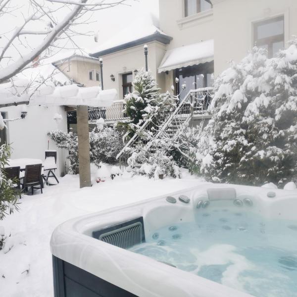 Kúria Apartman With Private Jacuzzi And Pool - Budapest