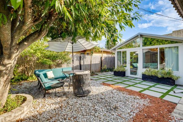 Coastal Home Near Palm Beach Patio And Beach Gear! - Palm Beach, FL