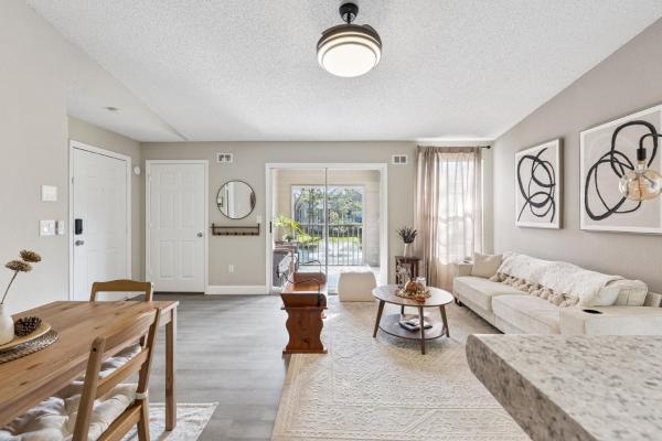 Quiet Gated Condo Near Universal With Pool And View - Camping World Stadium - Orlando