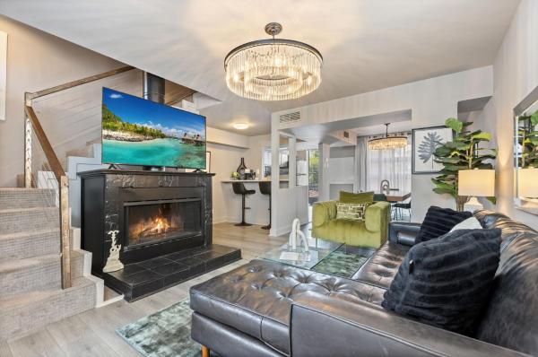 Bright & Breezy 2-story Loft In Dallas - Dallas, TX