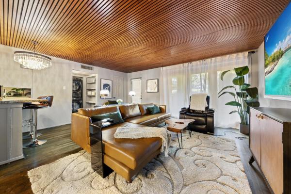 Stylish Dallas Condo Resort-style Pool - Dallas, TX