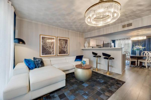 Dallas Retreat Pool & California-inspired Design - Dallas, TX