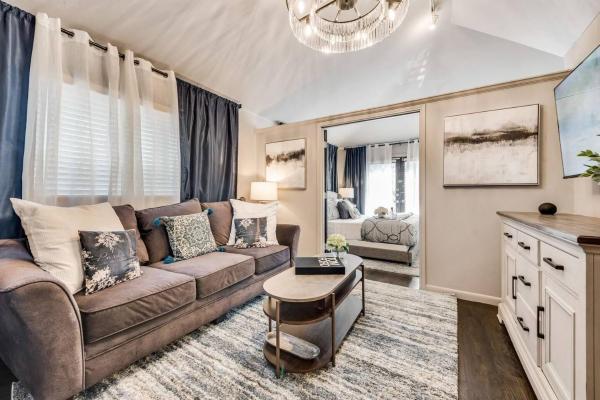 Stylish 2br Loft W Private Balcony - Dallas, TX