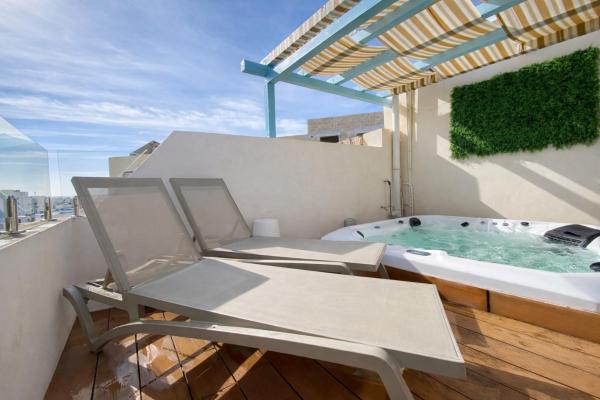 Elegant 4br Sliema House With Rooftop Jacuzzi - Valletta