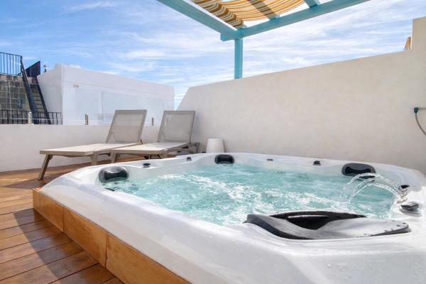 Elegant 4br Sliema House With Rooftop Jacuzzi - Valletta