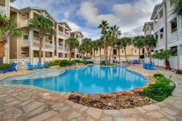 Walk To Beach And Dining Corpus Christi Townhome - North Padre Island, TX