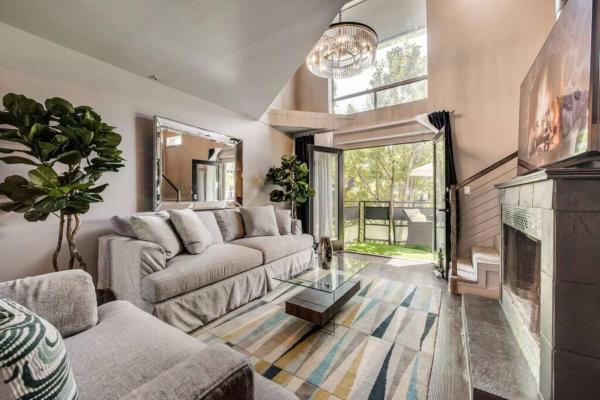 Extended Stay Retreat 2-story Poolside Condo - Dallas