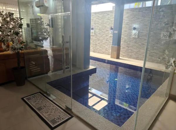 Lana Homestay Indoor Pool With Jacuzzi - Johor