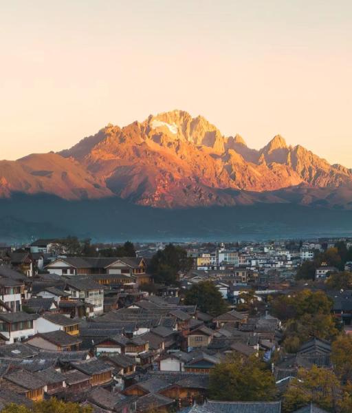 The Panorama Designer Villa & Cafe·naxi Style Courtyard · Featuring Stunning Old Town Views,inspired By Vibrant Natural Aesthetics,located Next To The Big Waterwheel.tickets Reservation Service&english Speaking Service&breakfast - Lijiang
