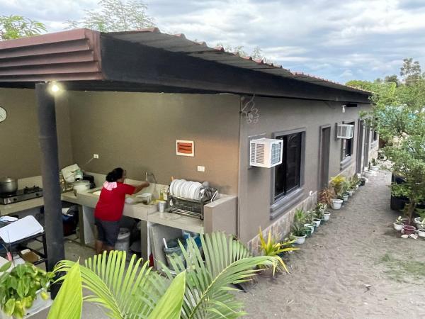 Marcusito's Beachfront Vacation Place - Iba