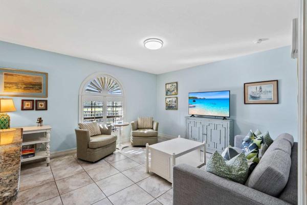 Le Monaco - 1 Br Romantic Condo! Getaway Steps From 5th Ave S Stylish Coastal Retreat With King Bed Beach Access And Prime Location, Near Dining Shopping And Sunset Views! - Naples, FL