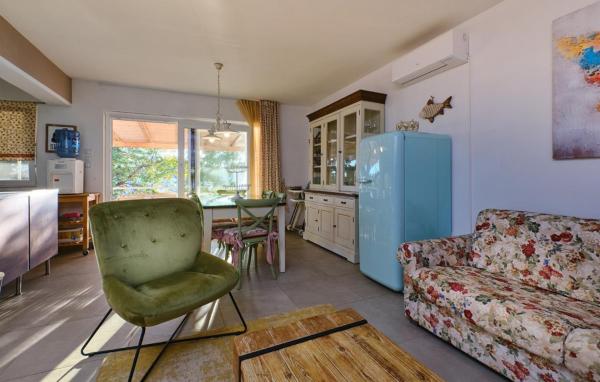 Villa Hemingway Beachfront By Villas Guide - Karlobag