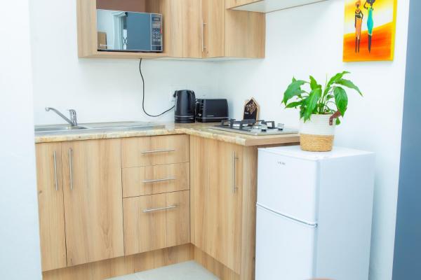 Modern 1 Bedroom Cottage Perfect For Short Or Long Stay In Sandton, Johannesburg - Sandton