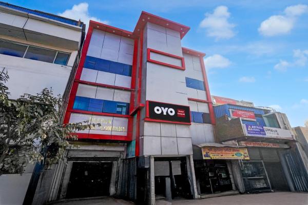 Pop 84168k Deepak Guest House - Mathura