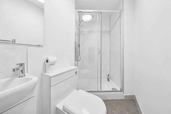 Cheap & Modern 5br House With Private Rooms Or Full-house Stay By Altoluxo Short Lets & Serviced Accommodation - Bristol