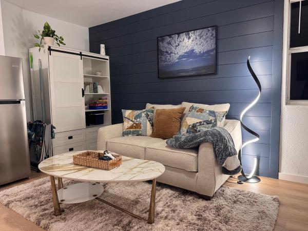 Coastal Cuddle Nook - Daytona Beach, FL