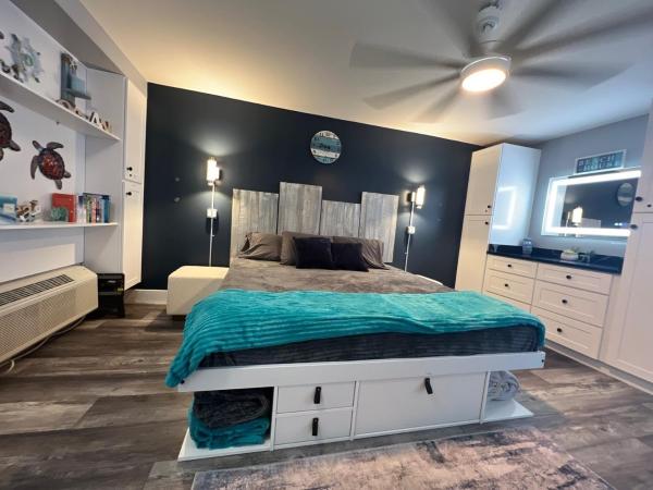 Ocean Front Private Beach Access King Bed - Daytona Beach, FL