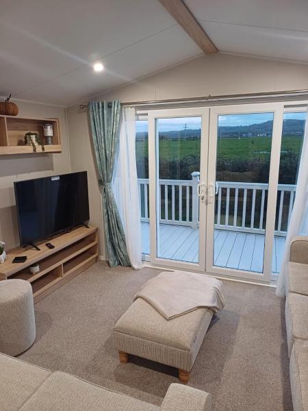 Lovely 8 Berth Caravan With Full Decking At Ty Mawr, North Wales Ref 86140i - Gwynedd