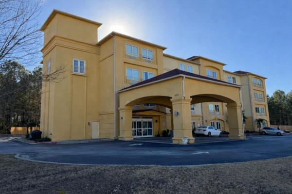 Union Square Hotel - Fairburn, GA