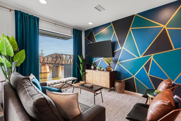 Upscale Riverview Condo With Garage Plus Walk To Downtown - Hendersonville, TN