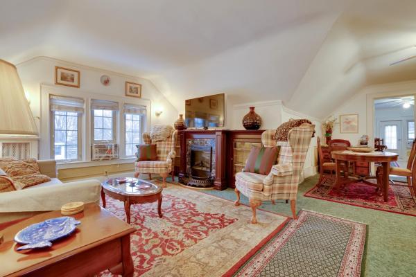 1 Mi To Downtown Apt With Balcony In Minneapolis! - Minneapolis, MN