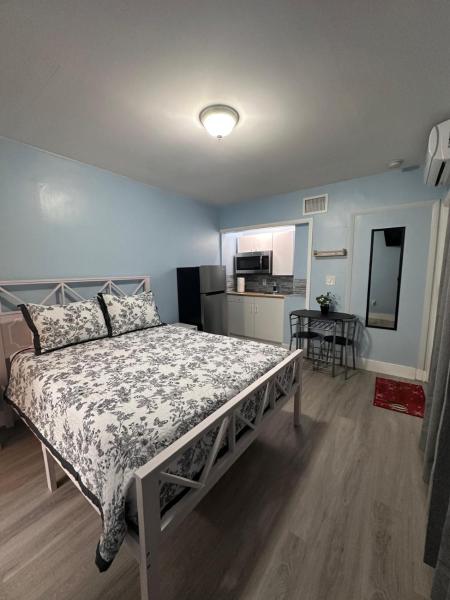 Cozy Miami Studio 5 Min To Mia Free Parking - Miami, FL