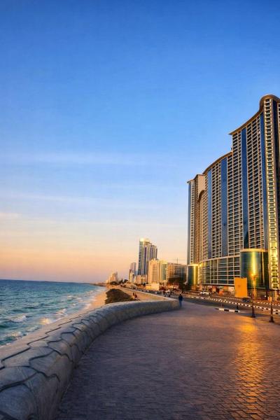 Beachfront Holiday Private Entire Apartment - Jacuzzi, Sauna, Pool, Gym, Ajman Corniche Residence Tower - Ajman