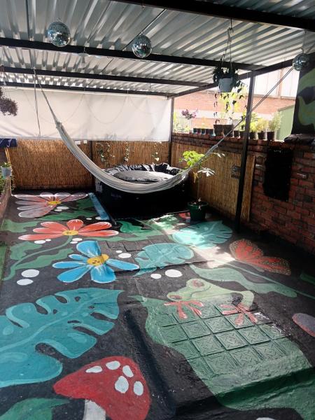 Habitación Con Cama Doble, Baño Privado Y Patio - Bogota