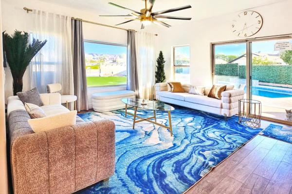 Luxe Desert Oasis, Pool, Hidden Speakeasy Room! - Phoenix, AZ