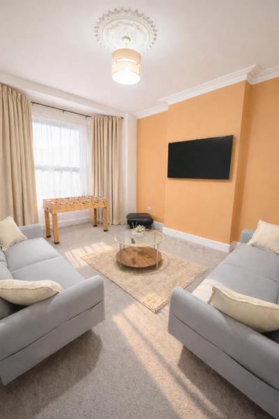 Modern Large 4br Home, Free Parking! - Croydon