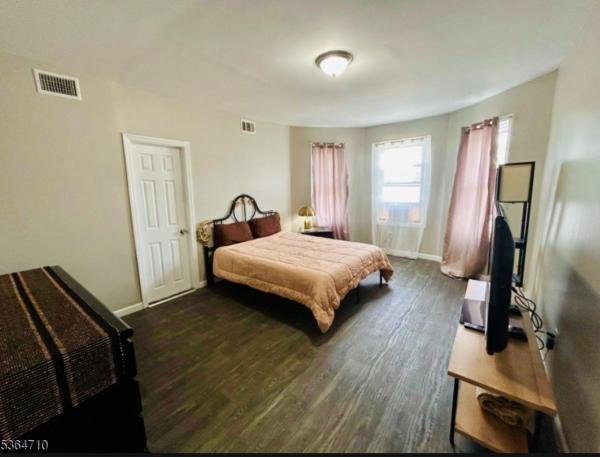 Private Apartments With Parking 30 Min From Nyc - New Jersey