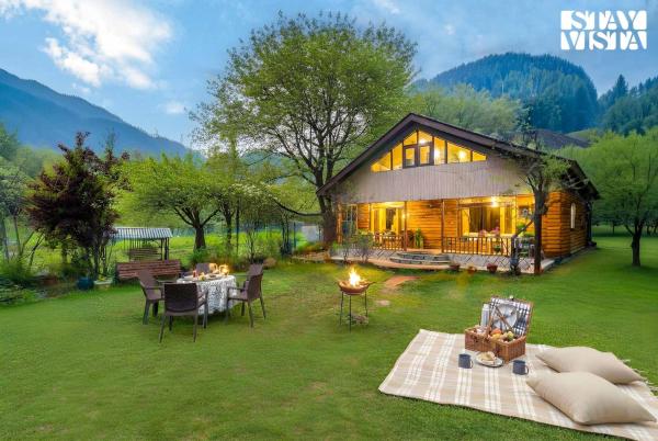 Stayvista At Maryam Cottage - Pet-friendly Villa With Alfresco Dining, Bbq, Bonfire - Pahalgam