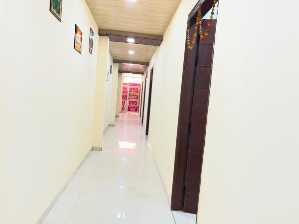 Hotel O In & Out - Noida