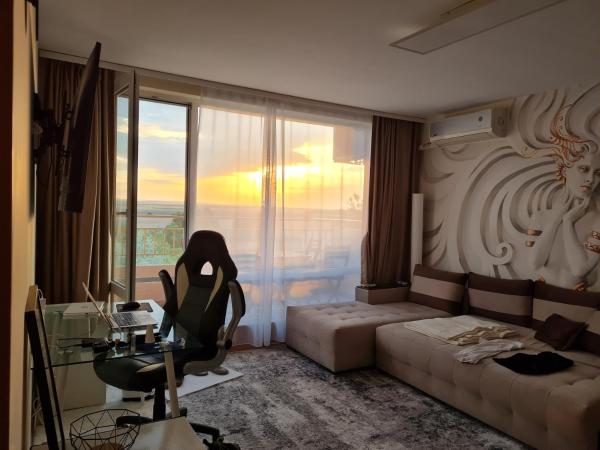 1-bedroom Apartment In A Resort With 6 Pools, Top Floor, Stunning Sunset View - Aheloy