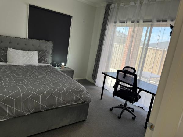 Mahzan On Kilcunda Ensuite 6 - Shared House - Point Cook