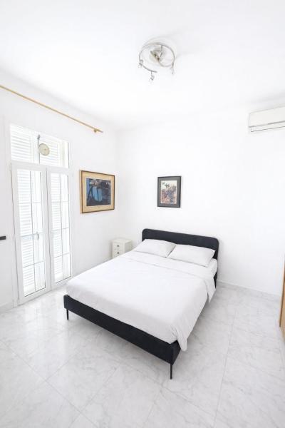 Quiet Studio With Balcony - Beausoleil