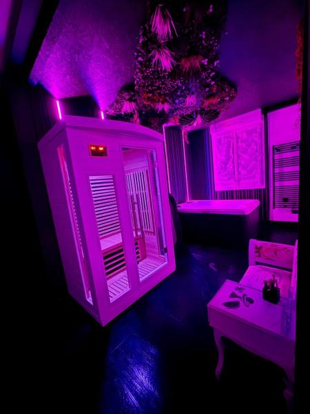 Love Room Spa Et Bien Etre Avec Jacuzzi Et Sauna - Château-Gontier