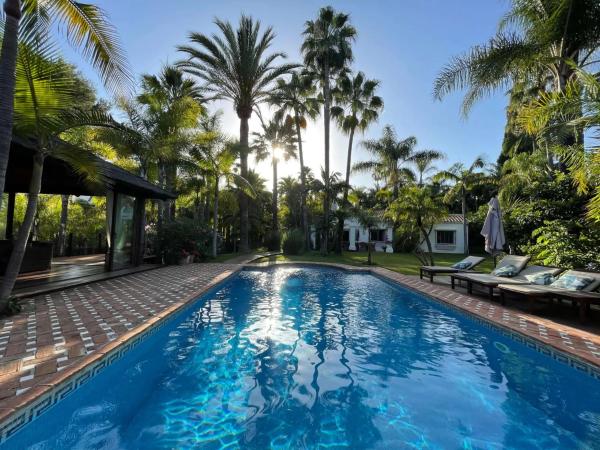 Villa In Palm Tree Plantation, Near The Beach. - Puerto Banus