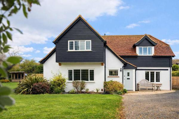 Spacious Coastal Family Home Sleeps 8 - Arundel