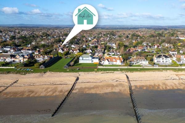 Spacious Coastal Family Home Sleeps 8 - Arundel Castle