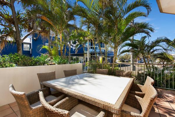 Surfcomber On The Beach - Mooloolaba
