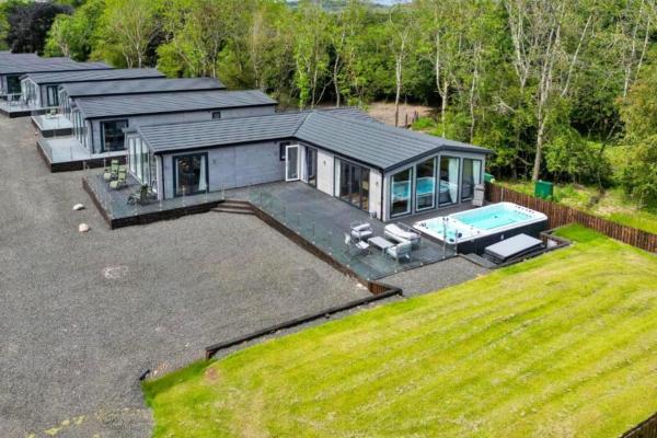 Finest Retreats - Silverwood Executive Chalet - Perth