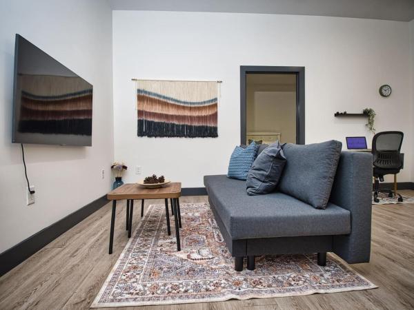 Explore New York City-20 Minutes Away With Parking - Edgewater, NJ