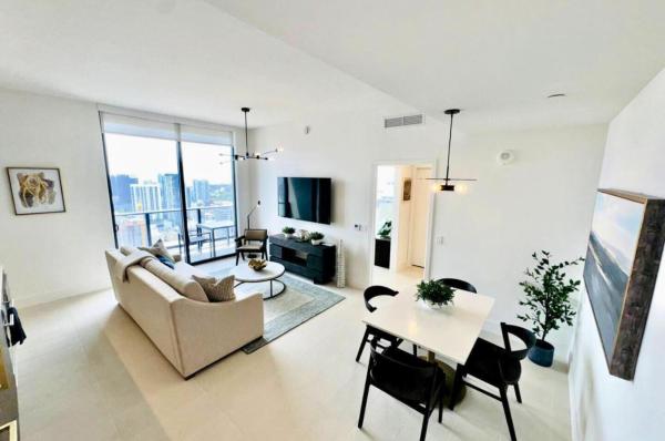 4905 Corner Penthouse With Sunset Views A Pool And Gym In Downtown Miami - Miami